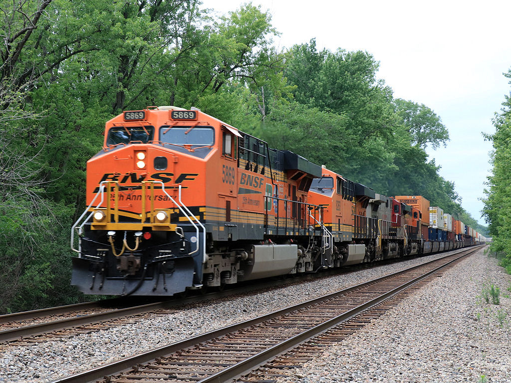 BNSF 5869